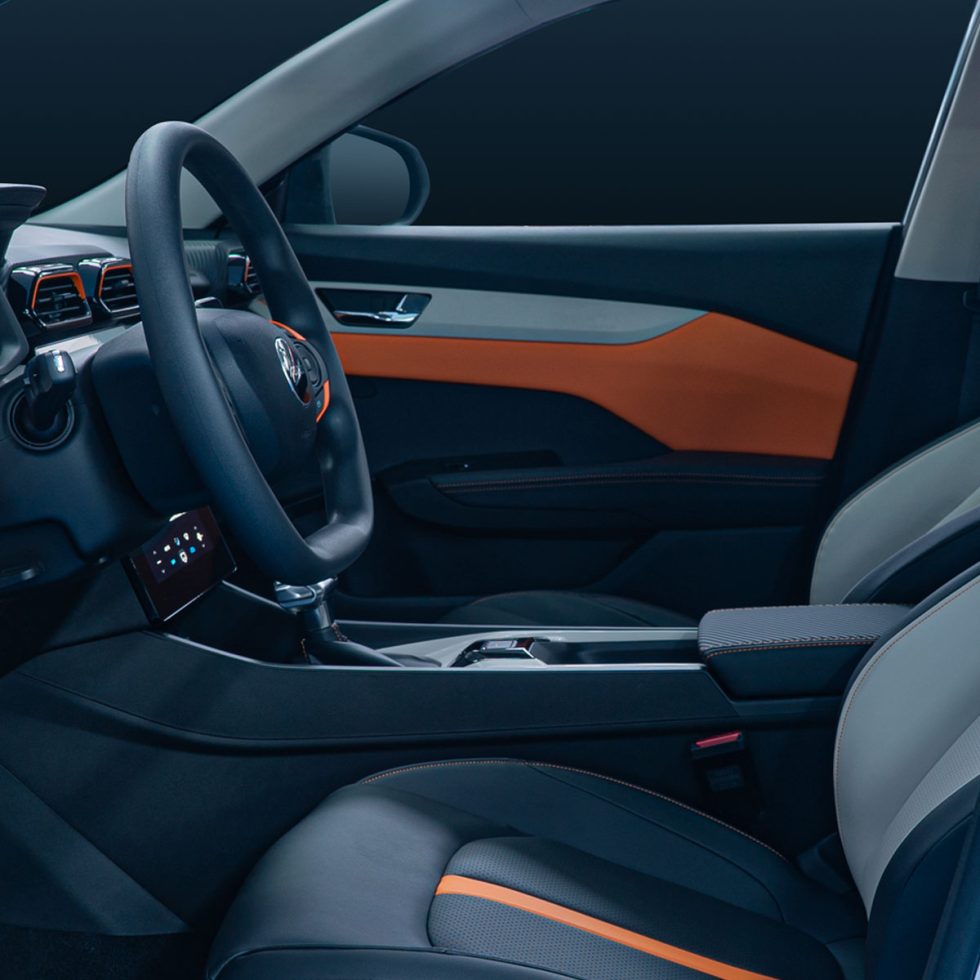 Aeolus GS CROOS: Innovación y Estilo en un vehículo Versátil