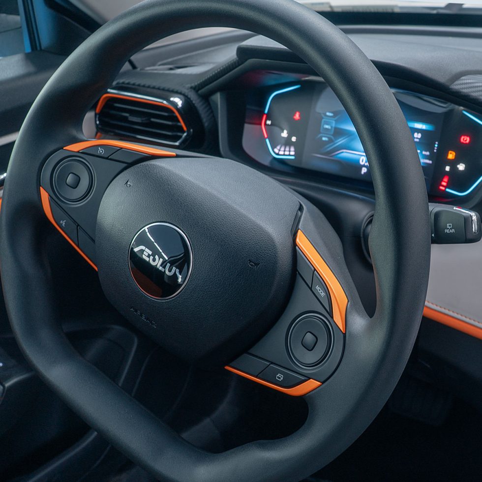 Aeolus GS CROOS: Innovación y Estilo en un vehículo Versátil